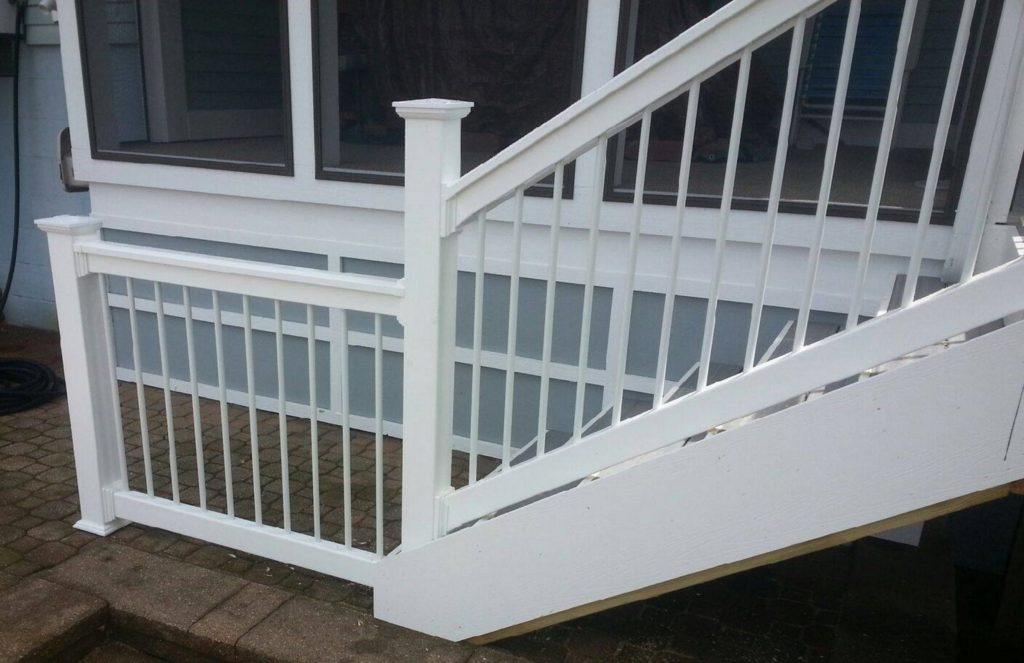 Traditional (T) Vinyl Rail Kits With ROUND Aluminum Balusters 36"Height ...