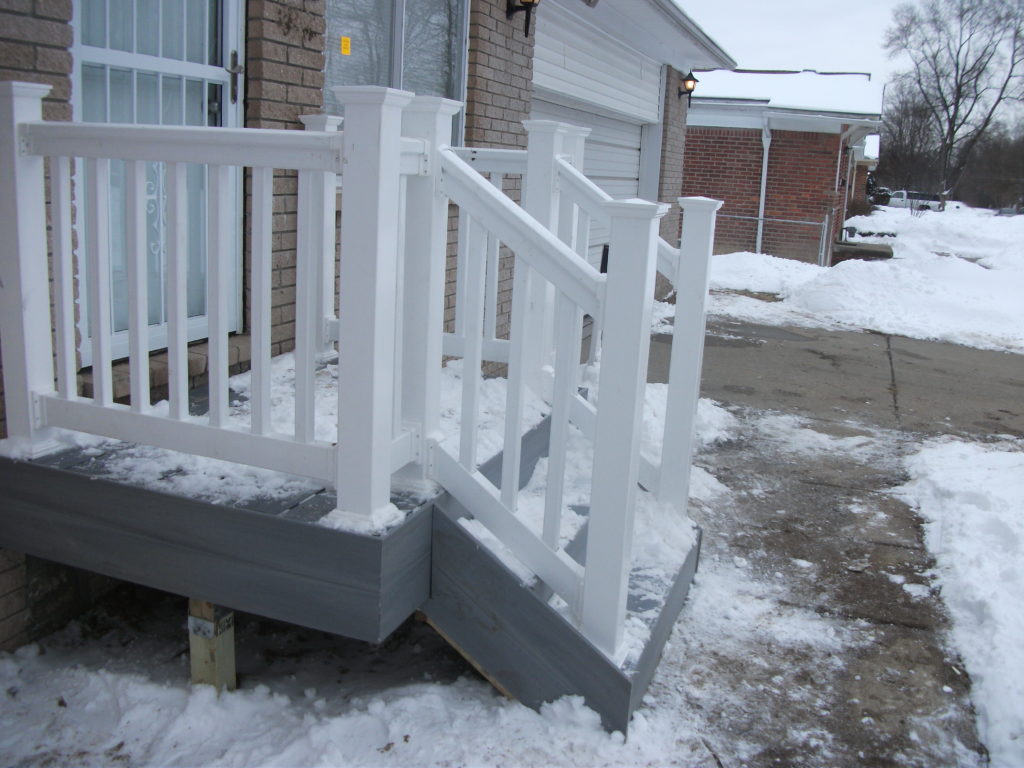 Stair Vinyl T Rail Kits with Square 1 1/2" x 1 1/2" Vinyl Balusters 36 ...